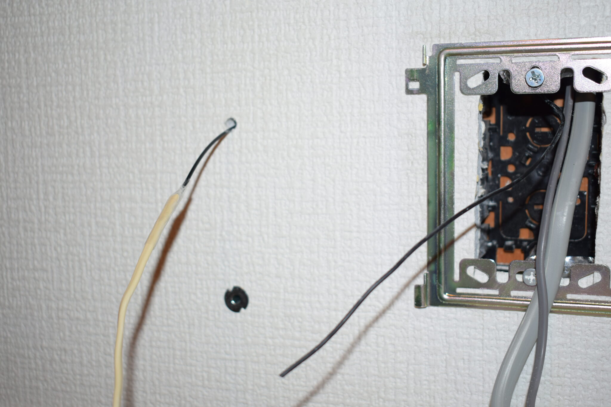 既存のインターホンにワイヤレス呼出システム（FW-TR／アイホン）追加設置 - Kazu Life 117