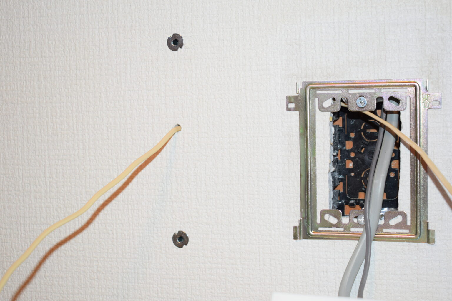 既存のインターホンにワイヤレス呼出システム（FW-TR／アイホン）追加設置 - Kazu Life 117